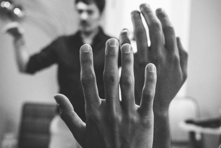 O que é escuta ativa: 6 técnicas para se tornar um bom ouvinte